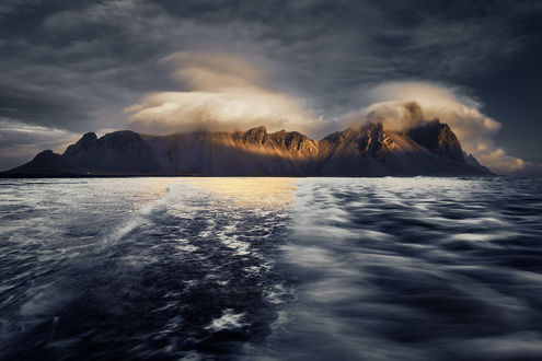 Обои Деревушка на фоне гор, Италия, by Etienne Ruff на рабочий стол