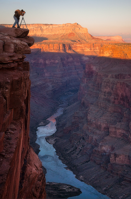 Фото Фотограф Марк Паттернич / Mark Metternich делает снимок с триногой ...