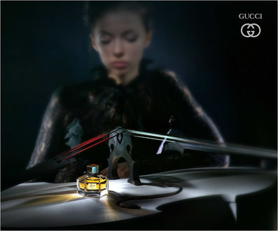 Фото Духи Gucci на скрипке, на фоне боке с девушкой, by Andrey Razoomovsky