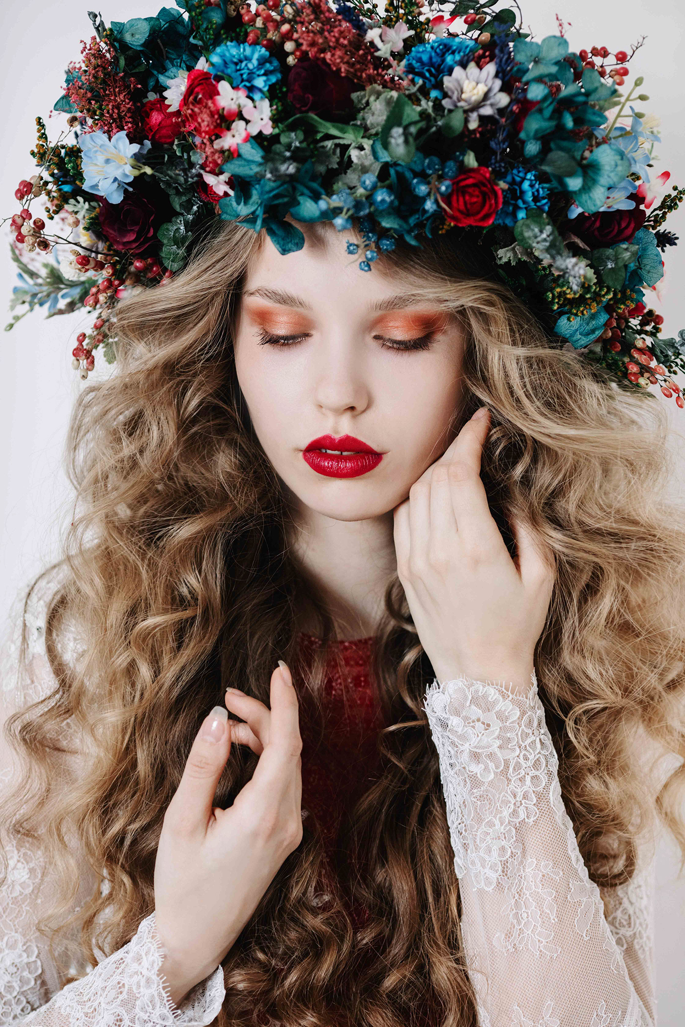 Фото Девушка с длинными волосами в венке. Фотограф Jovana Rikalo